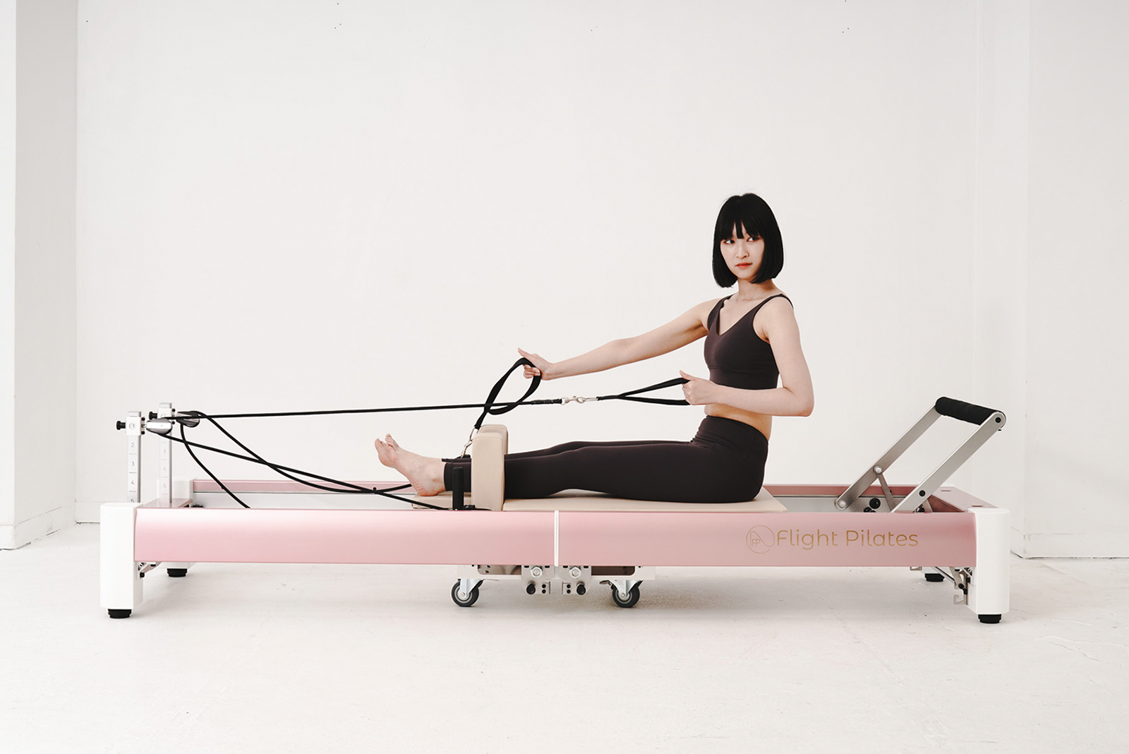 国産ピラティスマシンメーカー | Flight Pilates(フライトピラティス) | 国産ピラティスマシンのパイオニア、FLIGHT ...