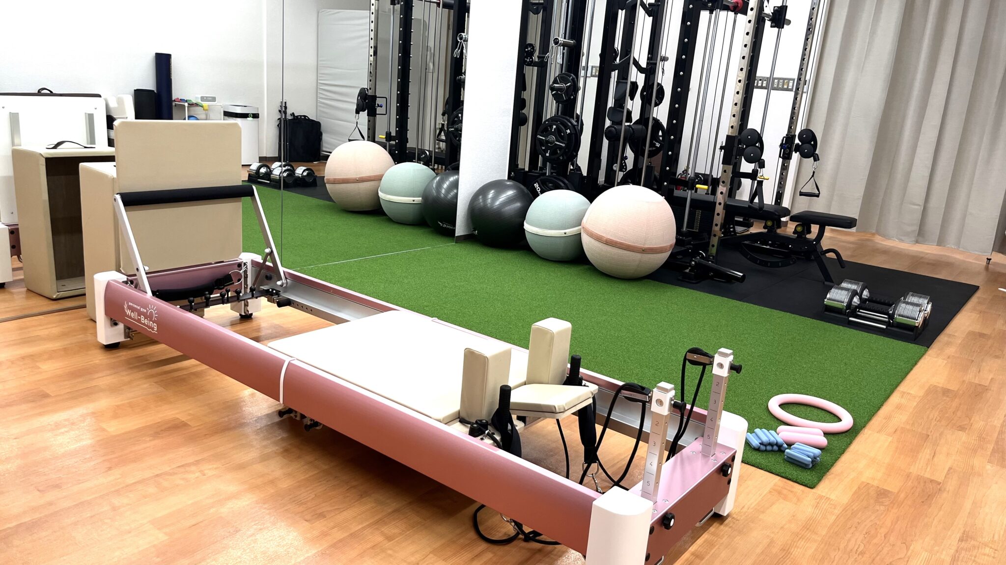 国産ピラティスマシンメーカー | Flight Pilates(フライトピラティス) | 国産ピラティスマシンのパイオニア、FLIGHT ...
